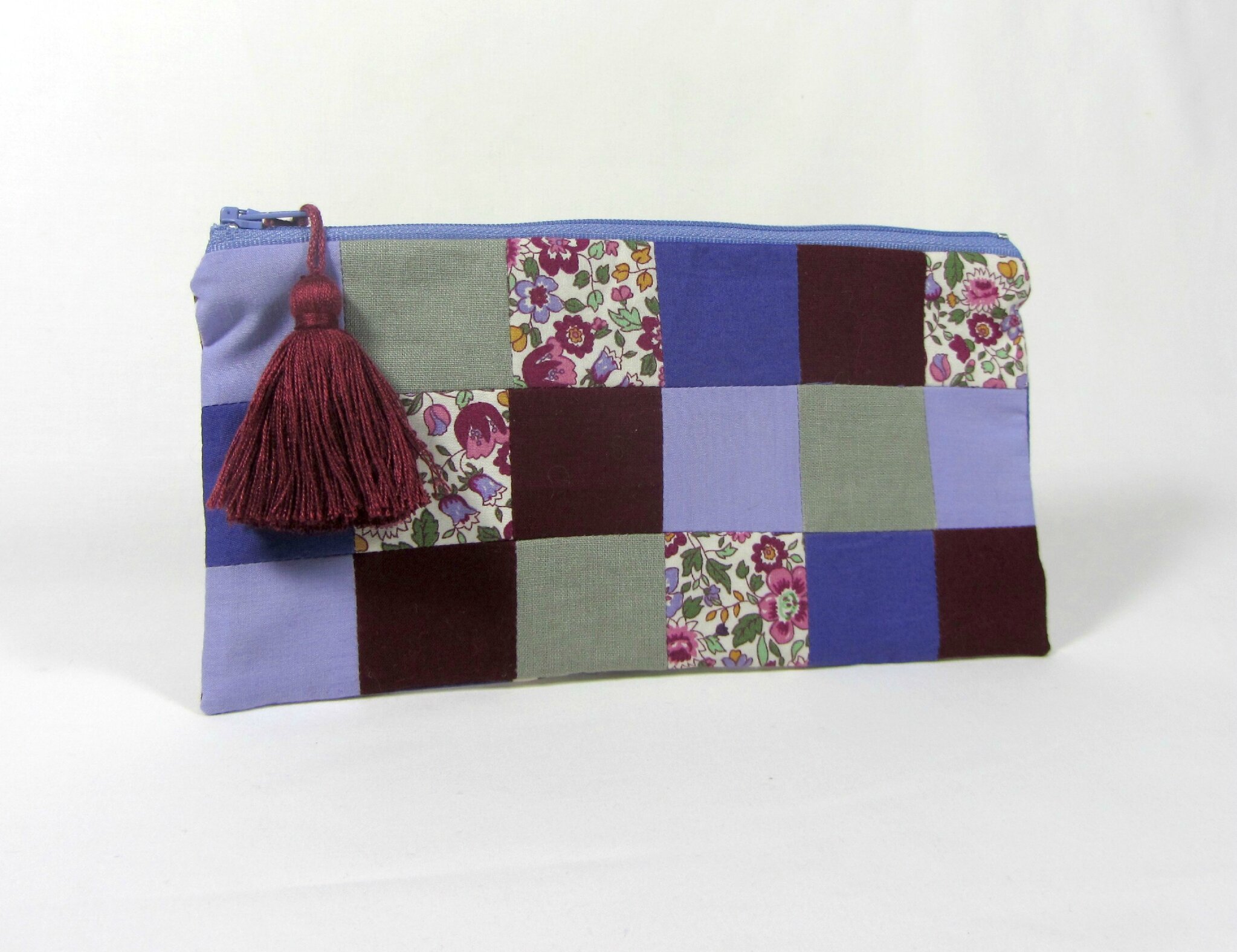 Trousse en patchwork - Tissu, rubans et aiguilles