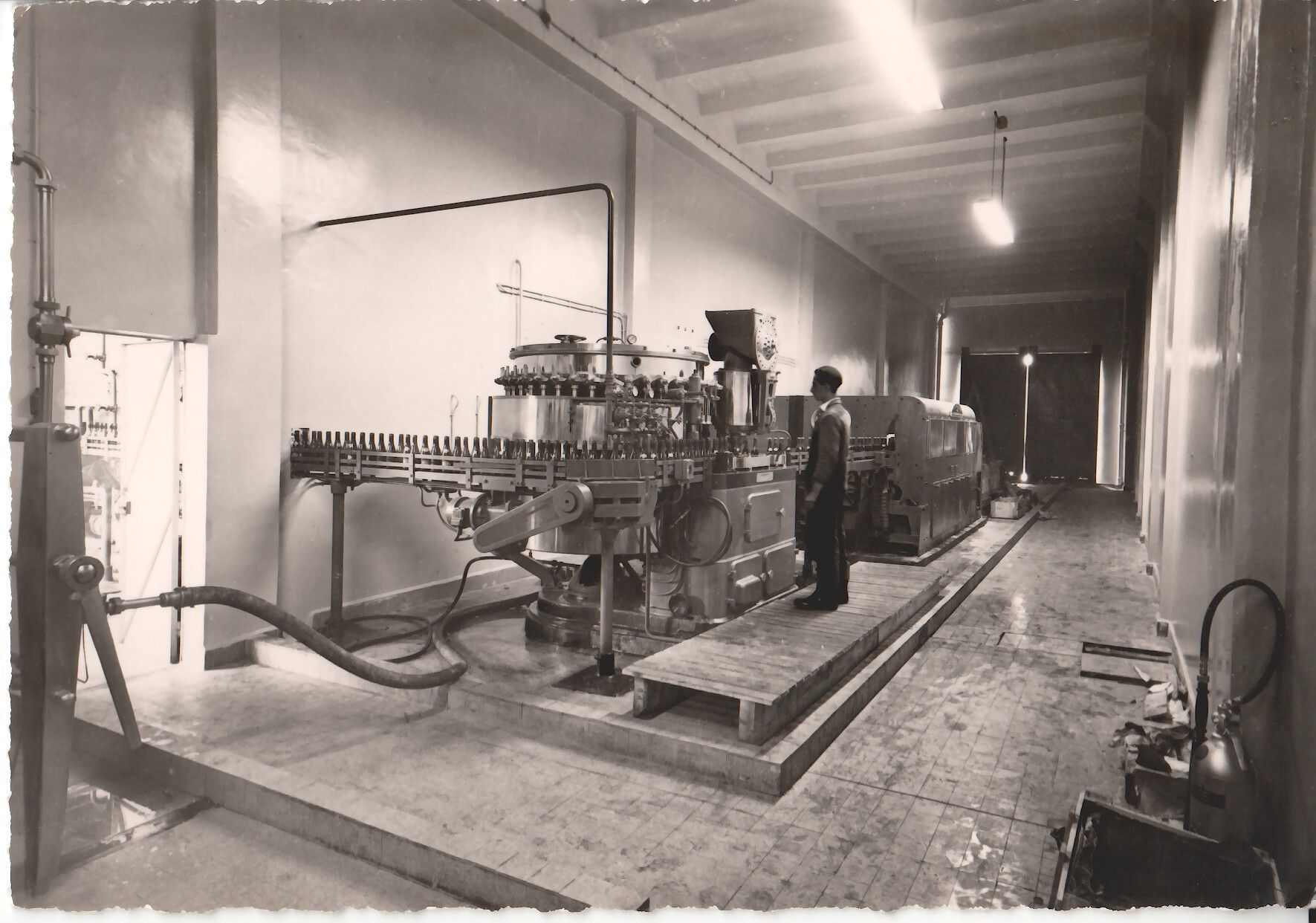 Brasseries et Glaçières d'Algérie.Embouteillage de la Bière "33 Export ...