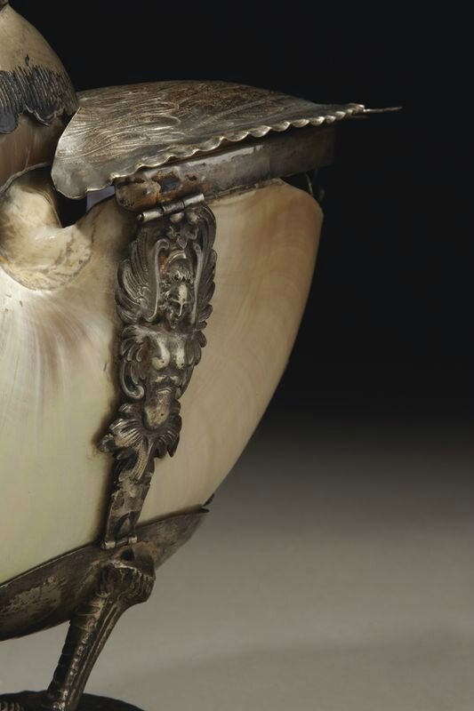 Nautile monté en forme de cygne. Travail dans le style de Nuremberg du XVIème siècle. XIXème ...