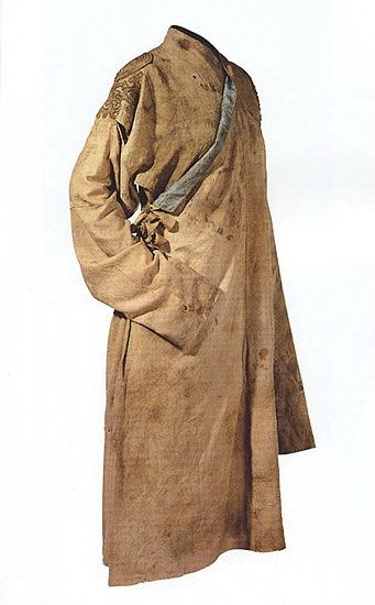 Yuan dynasty robes & Hat at Rossi & Rossi - Alain.R.Truong