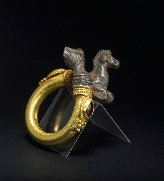 Antique Gold jewelry from BADER ANCIENT ART - Alain.R.Truong