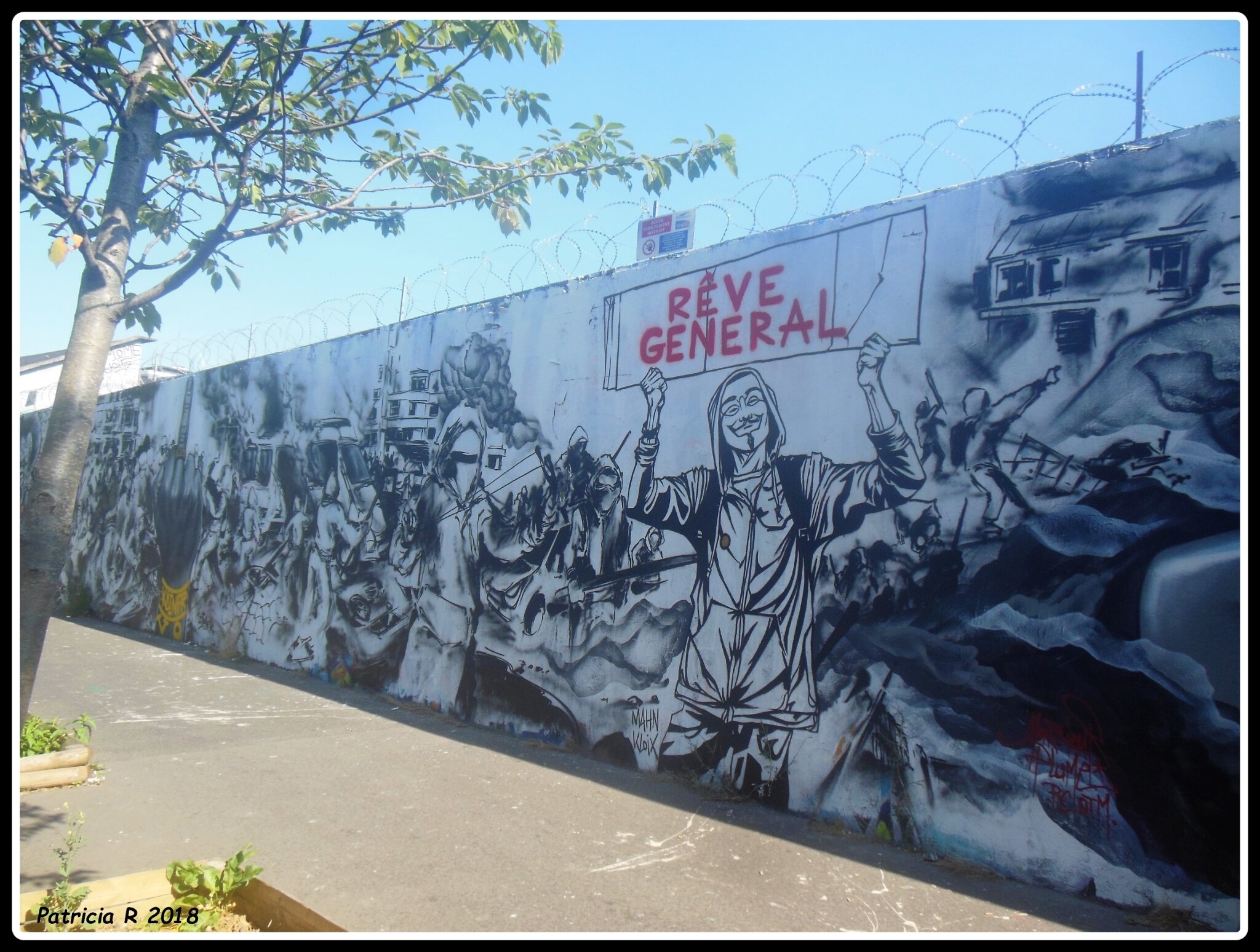 Révolution sur le mur de la rue Ordener (Paris 18e) - Photos, mattons
