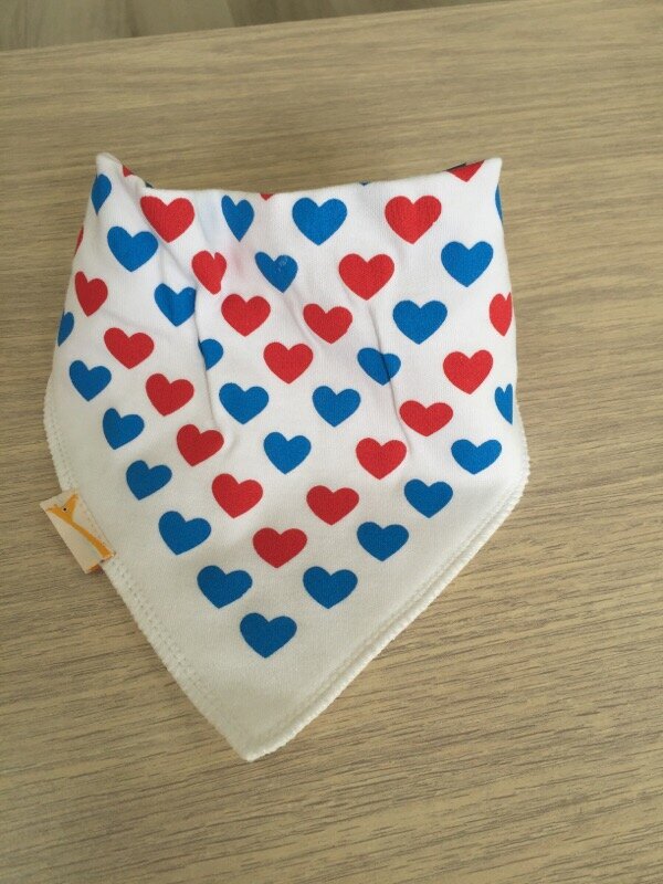 On a testé les bavoirs bandanas Funky giraffe... Concours - SandOline