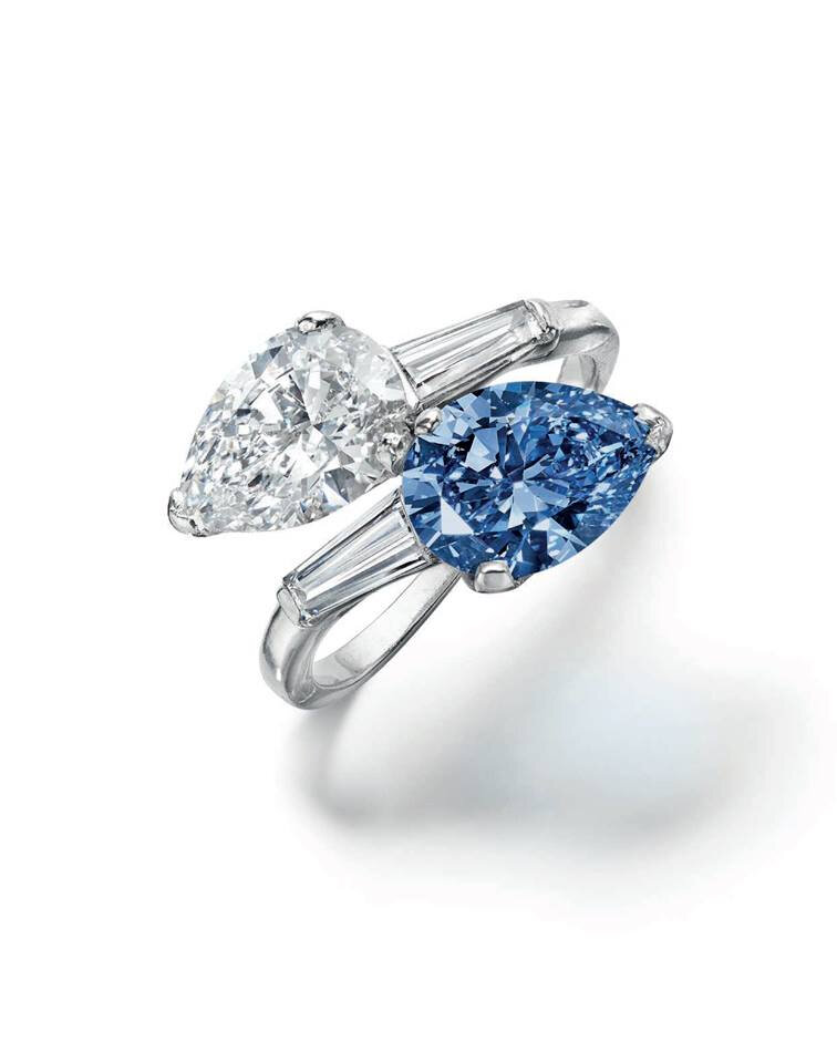 A superb twin-stone colored diamond and diamond ring - Alain.R.Truong