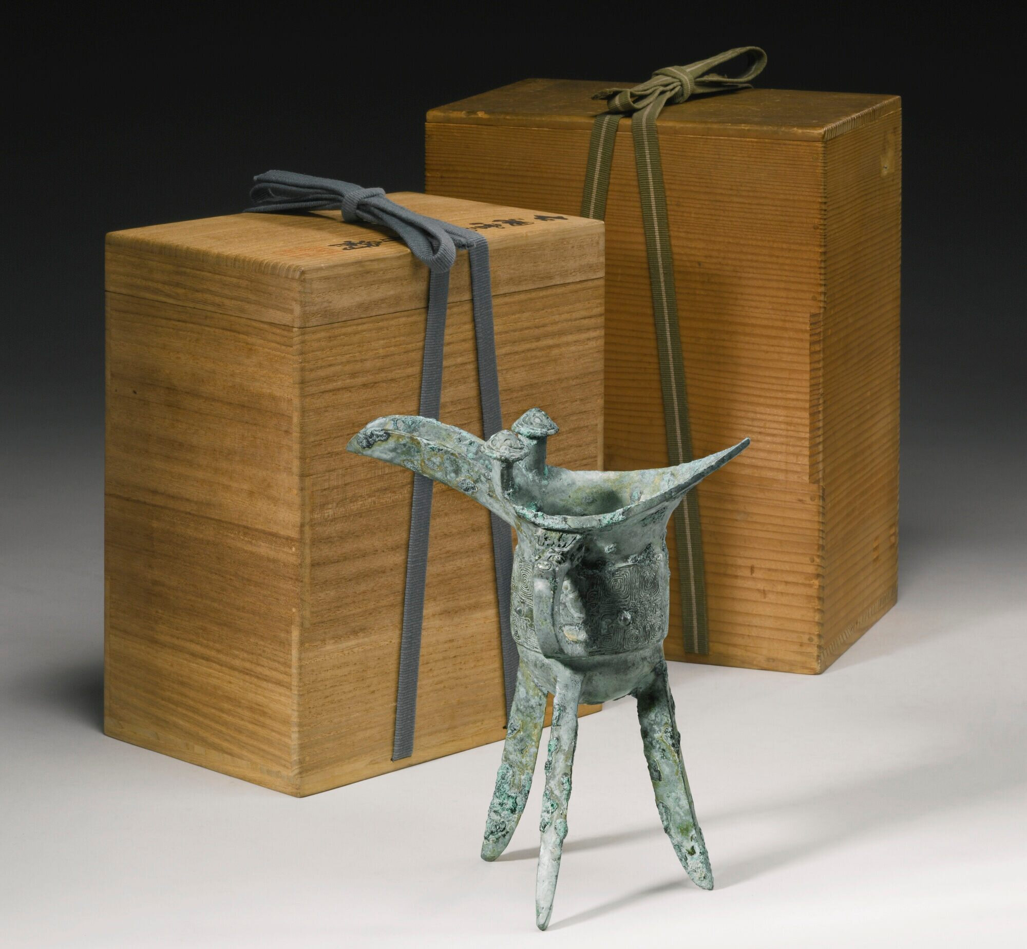 An archaic bronze ritual wine vessel (jue), Late Shang Dynasty, 13th ...