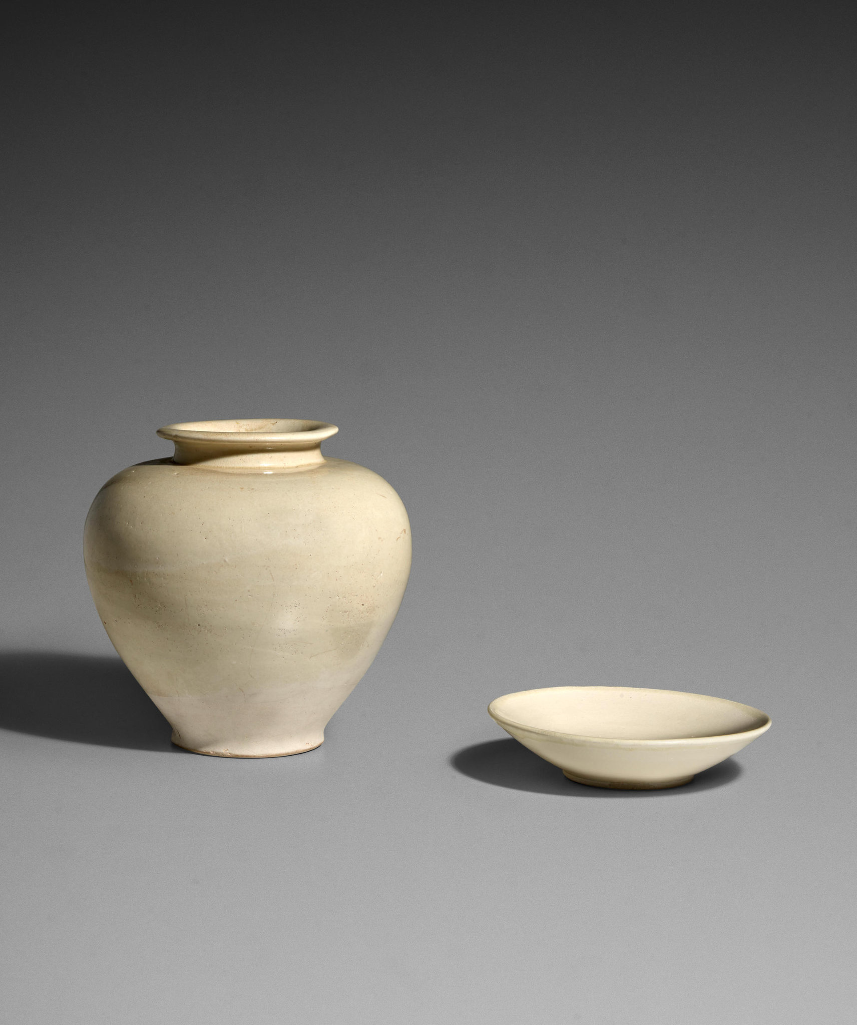 Two white glazed pottery vessels, Tang dynasty (618-907) - Alain.R.Truong
