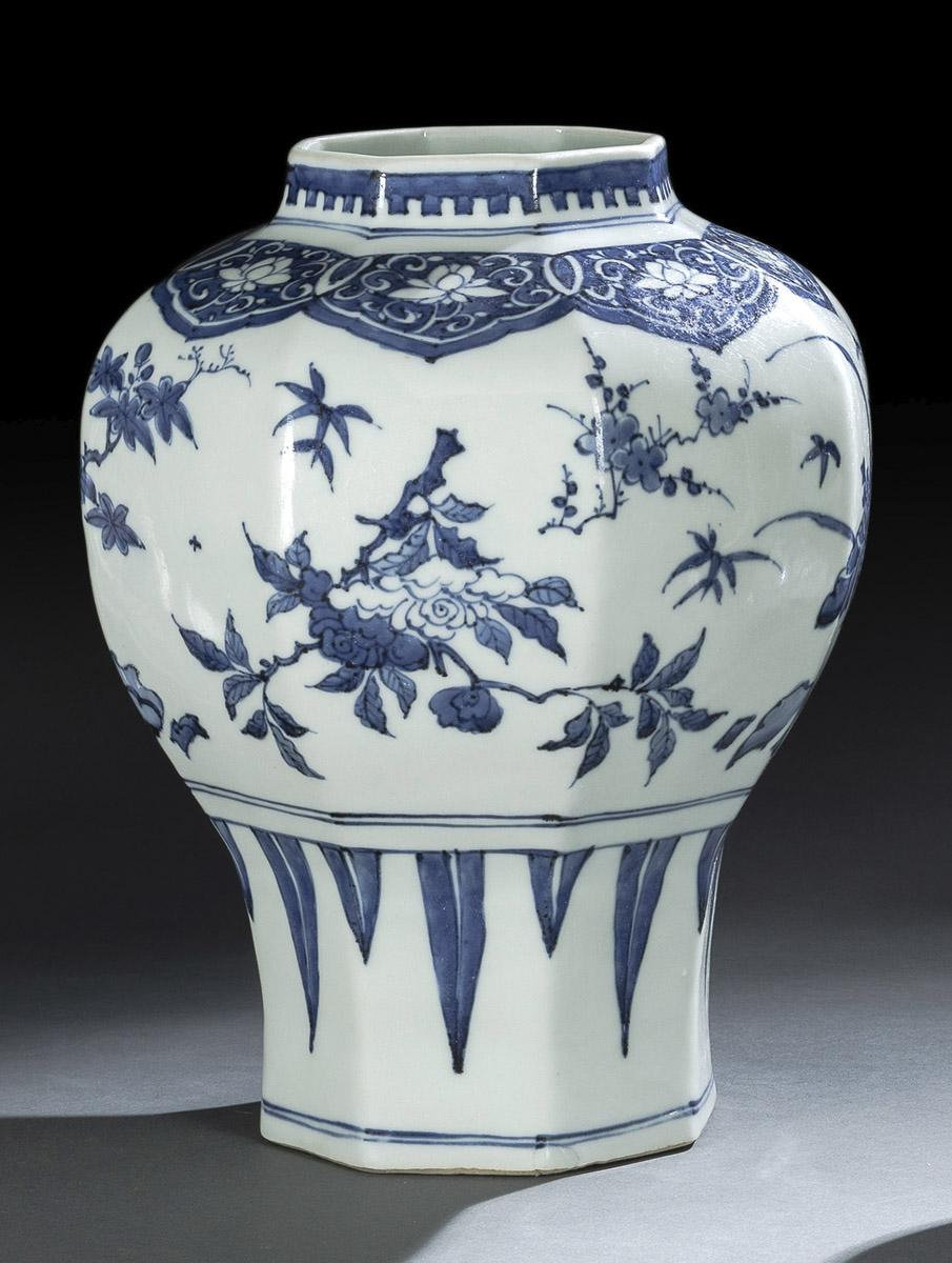 A blue and white octogonal jar with flower branches, Chongzhen period ...