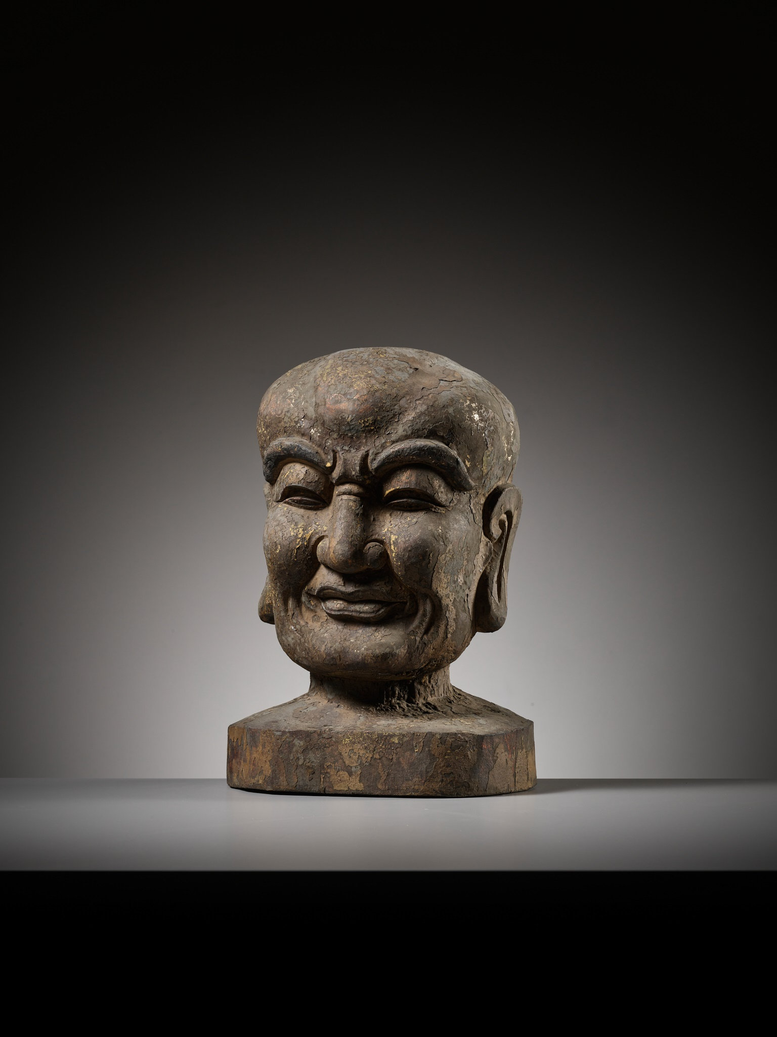A rare wood head of a Luohan, Song dynasty (960-1279) - Alain.R.Truong