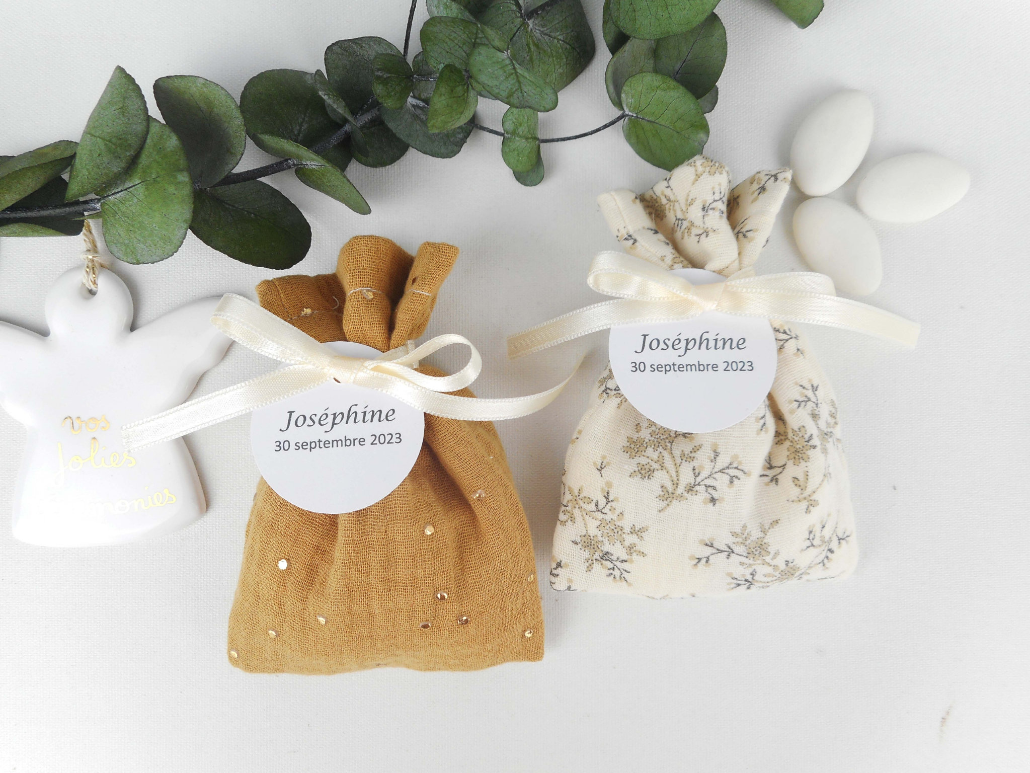 Ballotins à dragées , double gaze écru fleuri et Camel pois or , ruban ...