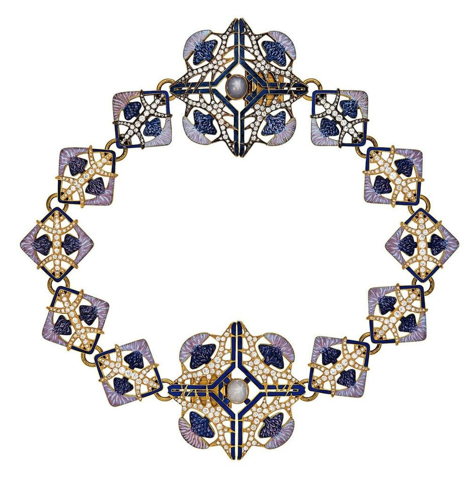 Parure, collier, broche et bracelet de saphirs et diamants par René ...