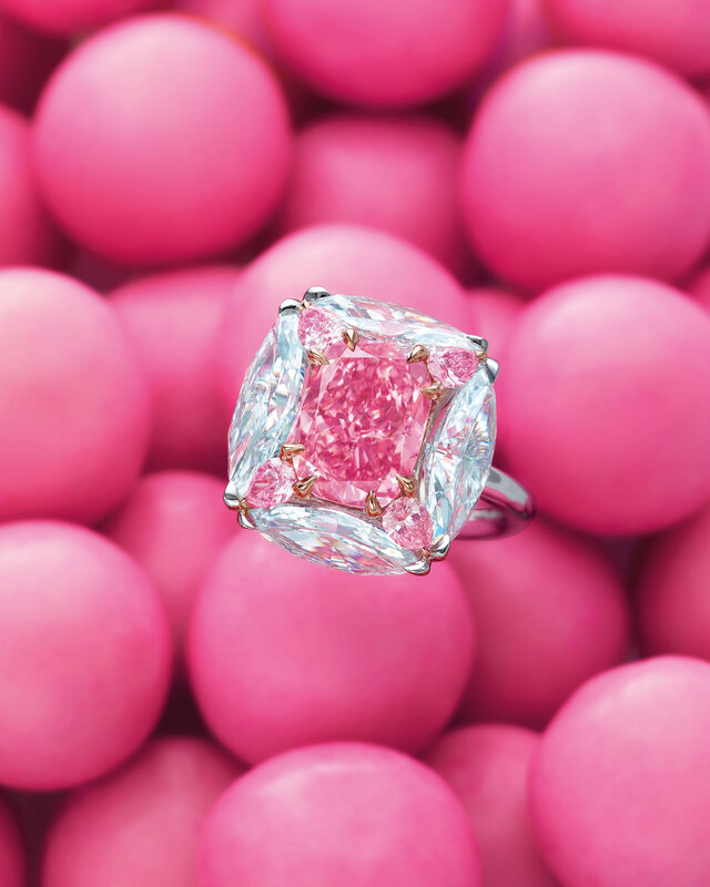 Superb coloured diamond and diamond ring, Moussaieff - Alain.R.Truong