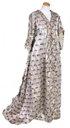 Manteau de robe à la française, époque Louis XV & Robe à tournure (jupe ...