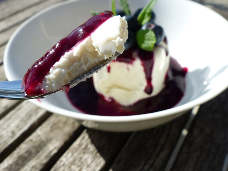 Blanc-manger aux amandes, coulis de fruits rouges - Philandcocuisine