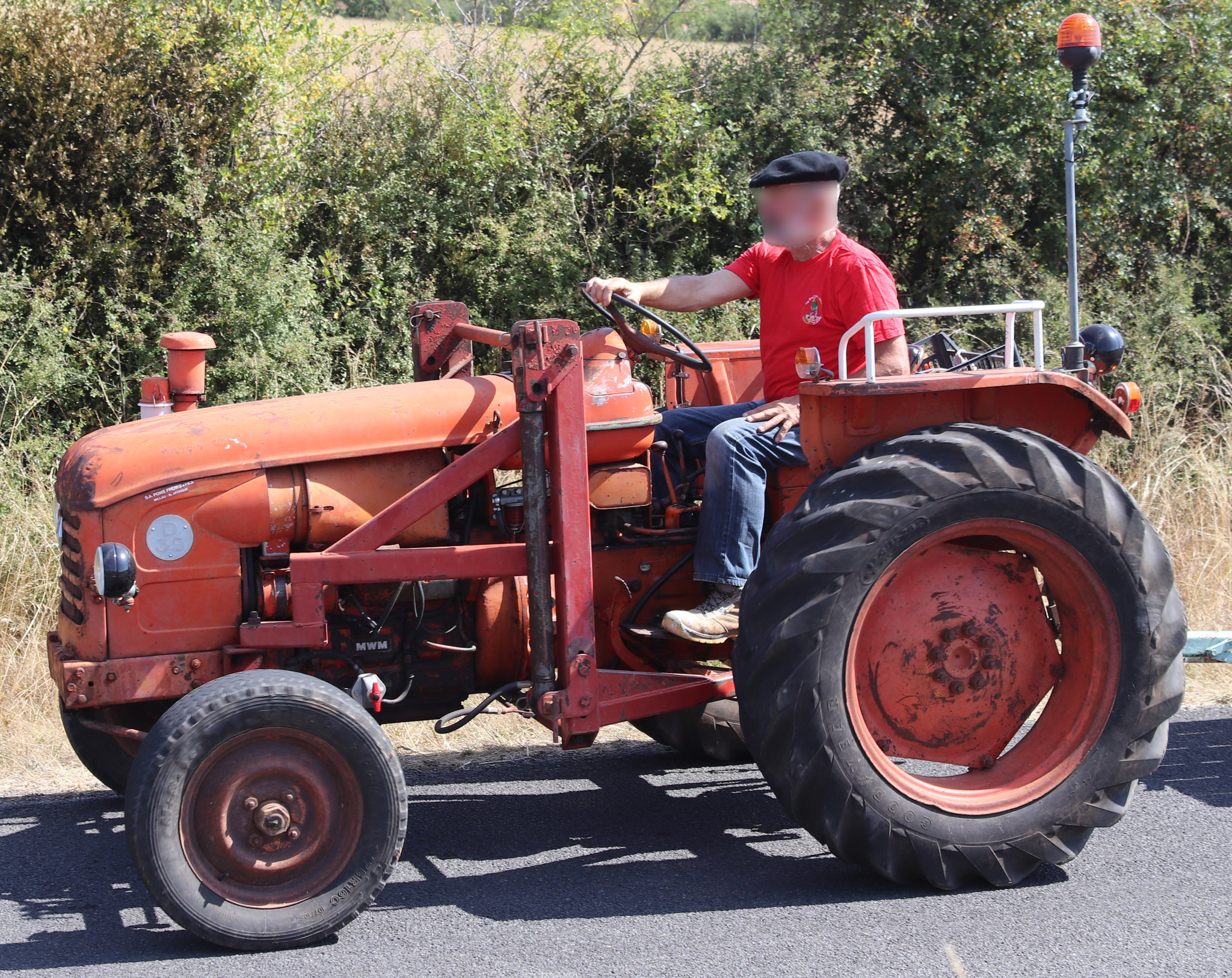 Renault D35 (Type R 7050) - Canals en Aveyron (Agriculture)