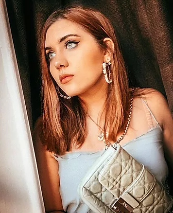 Interview de MARINA SRH - Blogueuse/Instagrameuse - Le placard doré