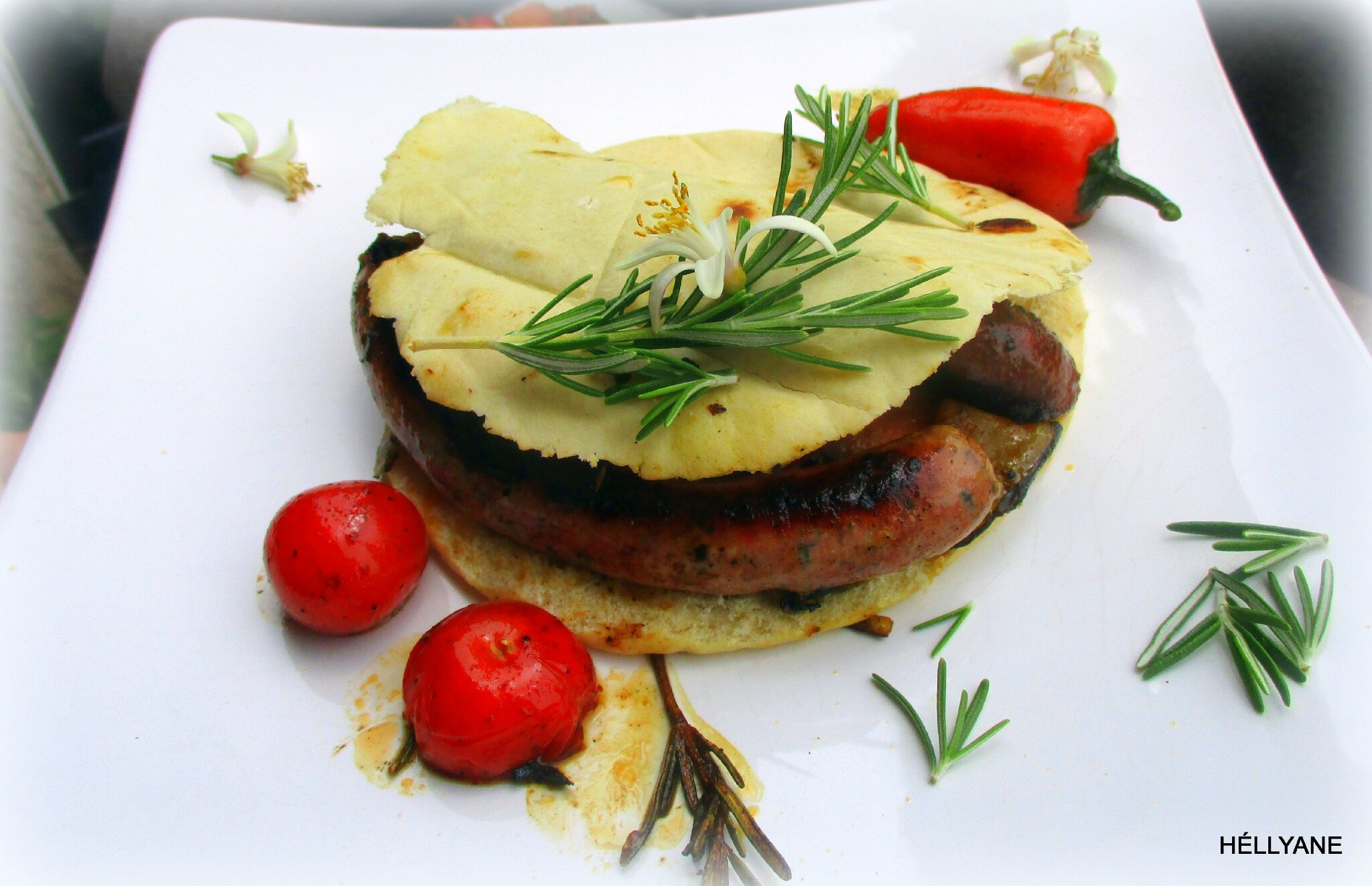 Pain pita fourré "chipolata/merguez" et aux légumes de saison ...