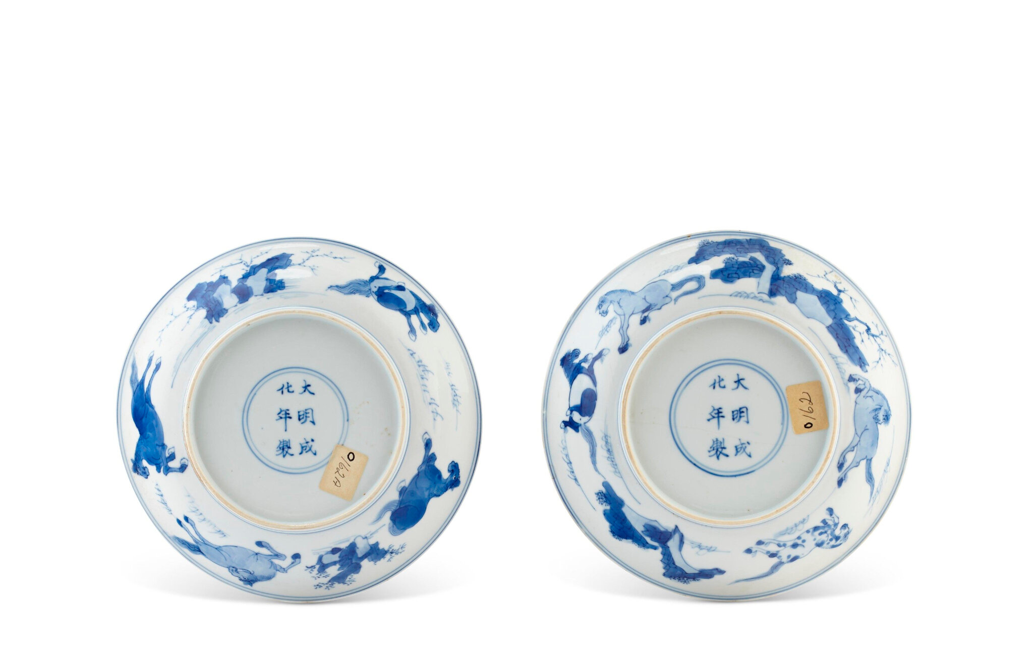Two blue and white shallow saucer dishes, Kangxi period (1662-1722 ...