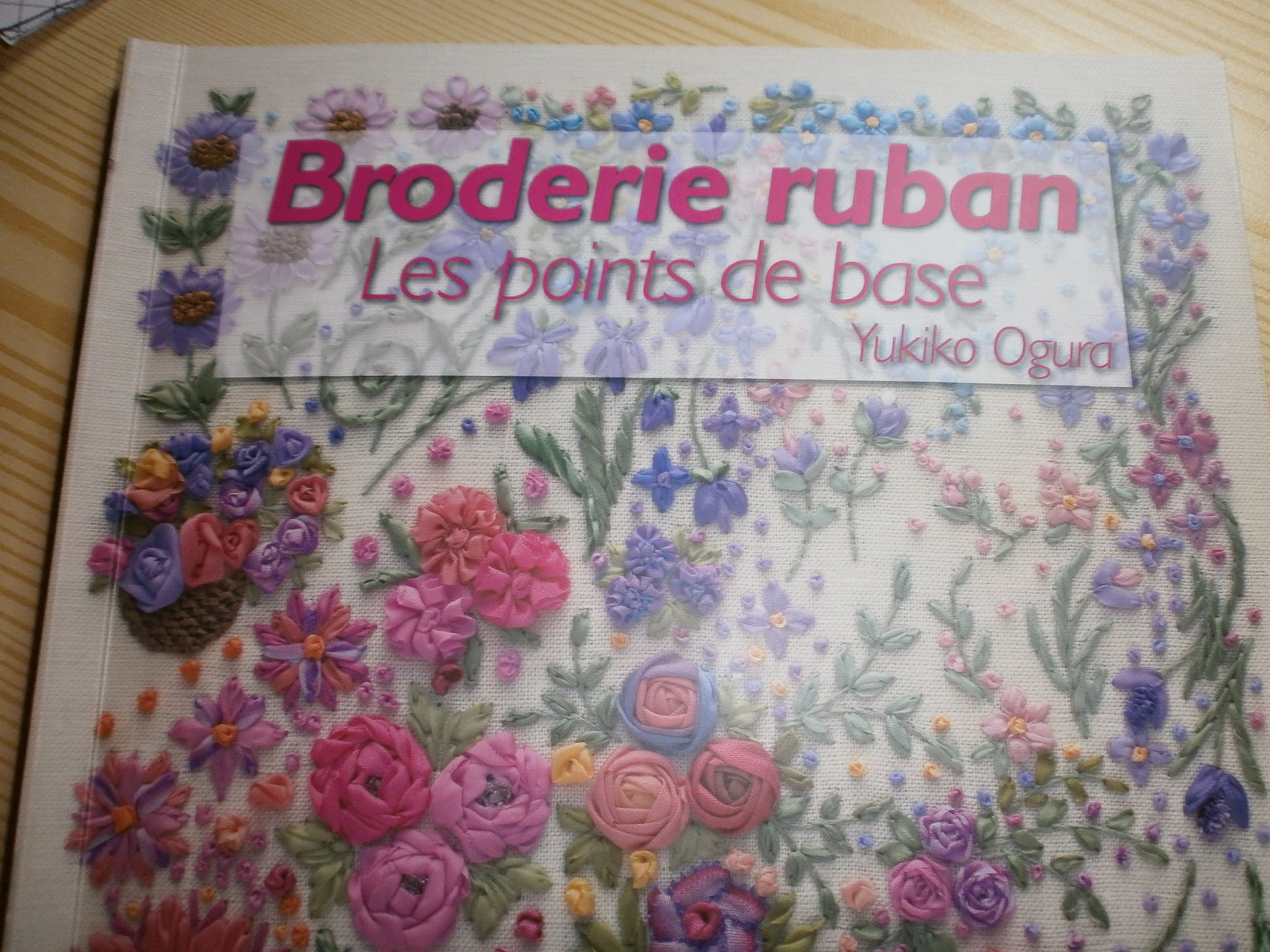 2 livres de plus pour une brodeuse passionée de broderie au ruban ...
