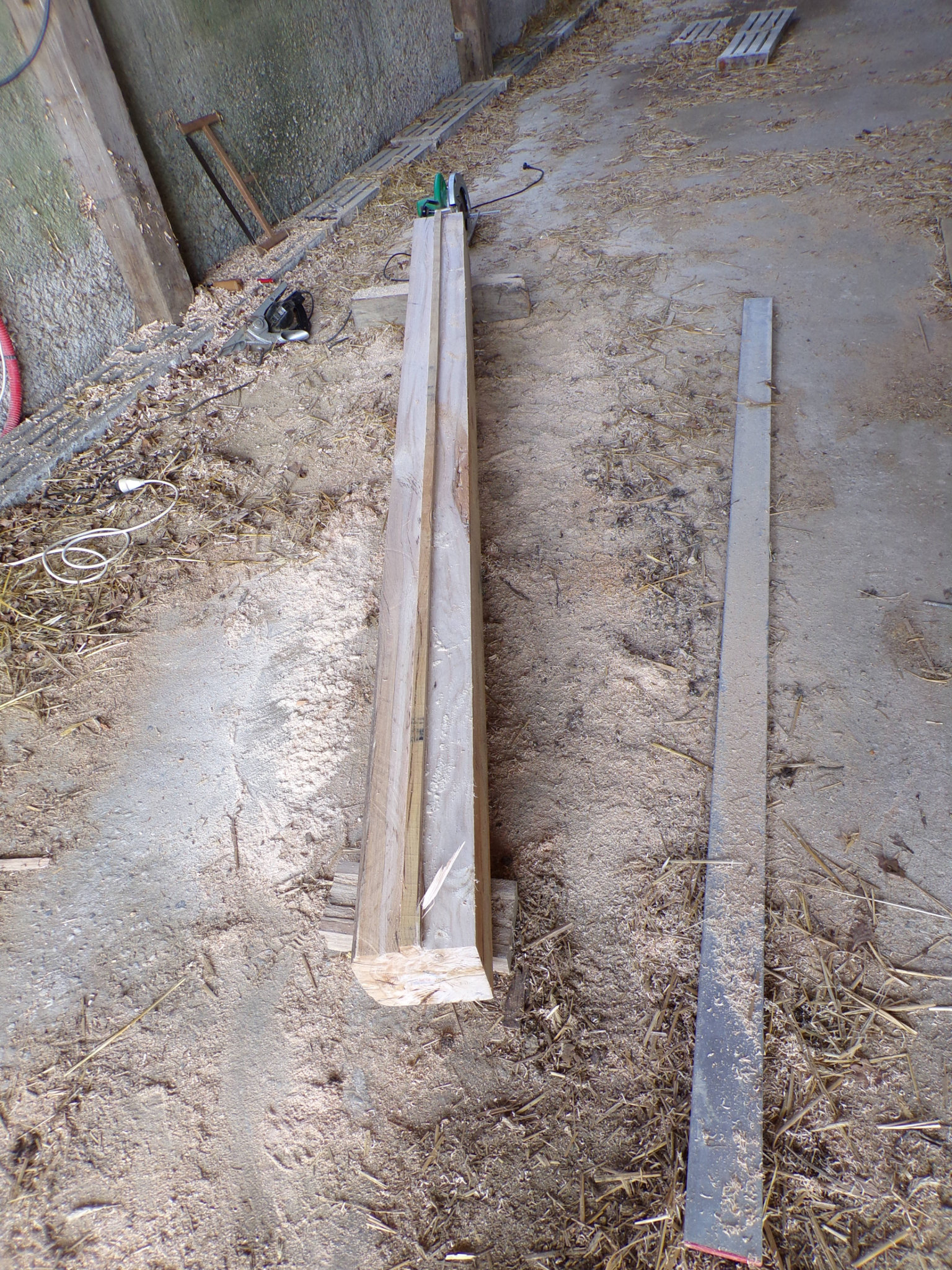 Poteau en chêne - TREVENALEUC, un manoir breton