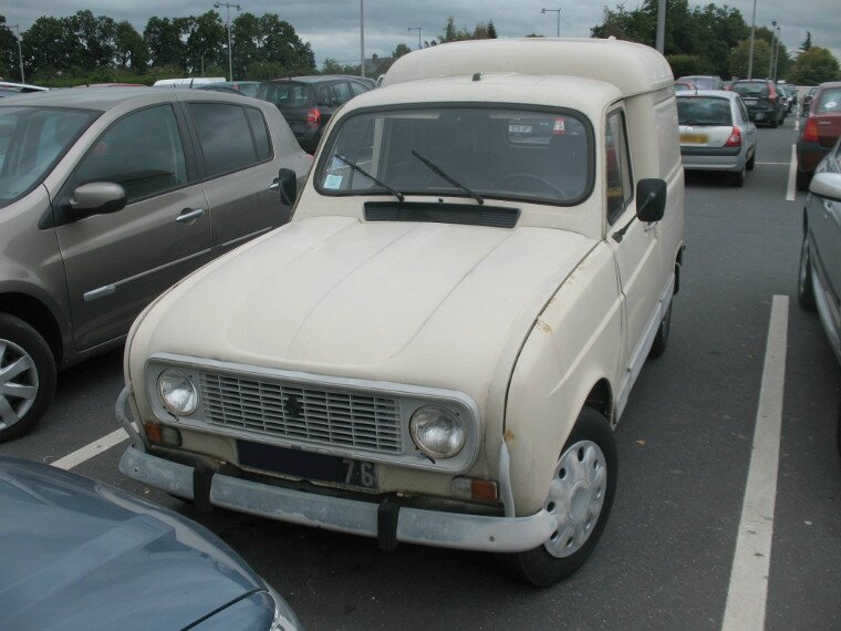 Renault 4 F4 (1961-1988) - Autos-Croisées