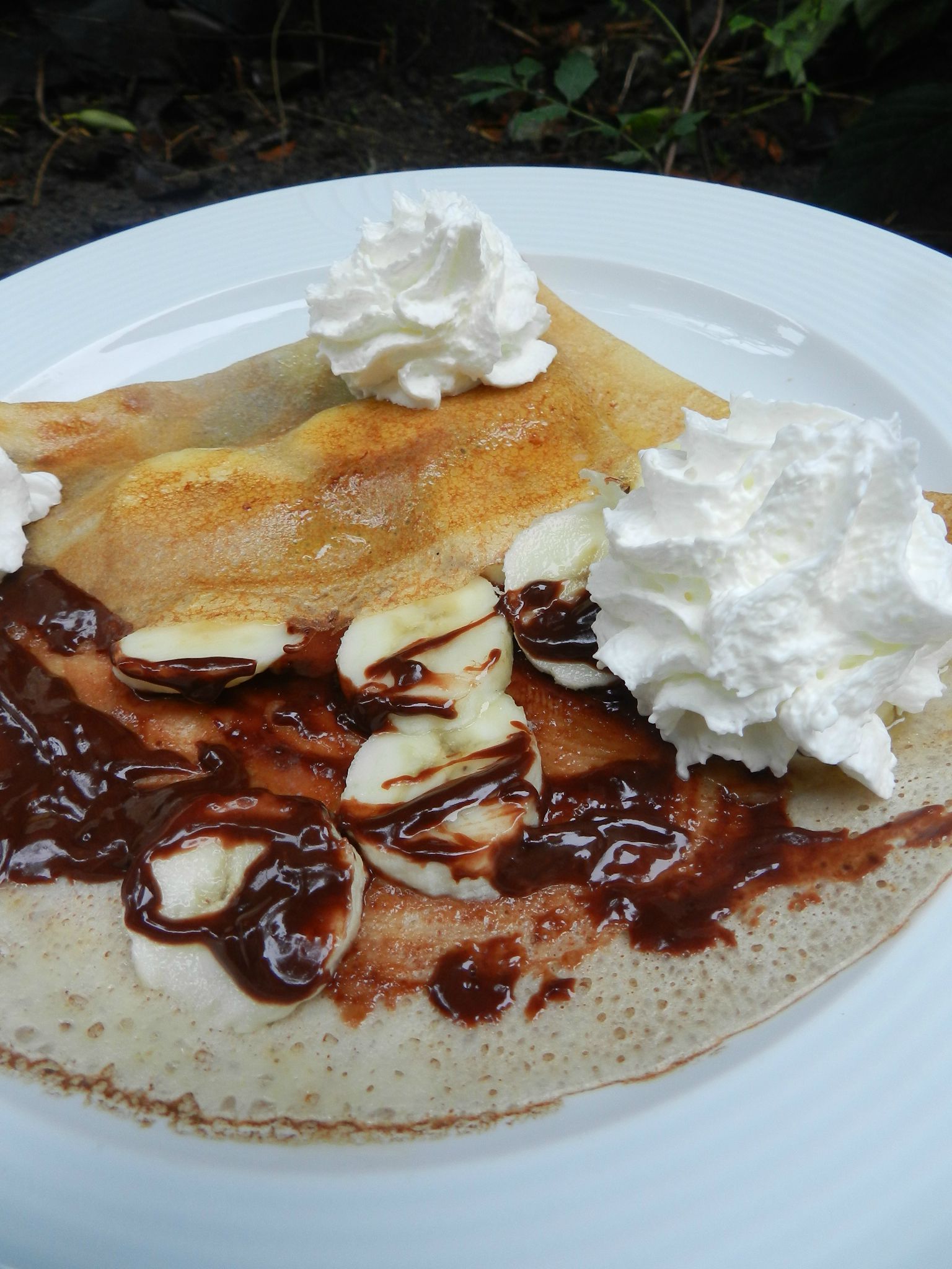 crêpe banane chocolat chantilly - c'est pas d'la tarte