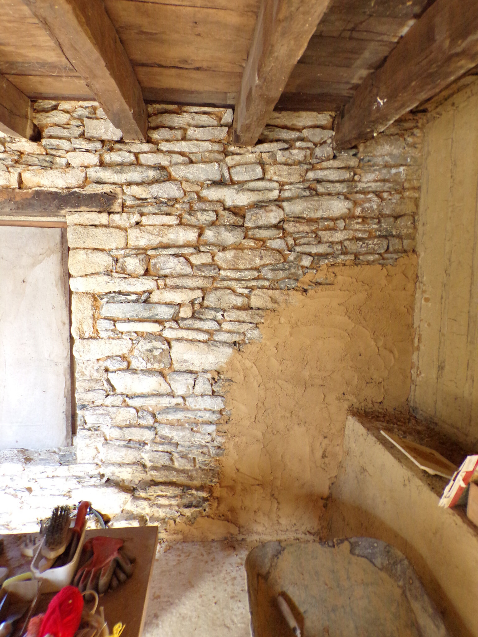 Enduit à pierres vues. - TREVENALEUC, un manoir breton