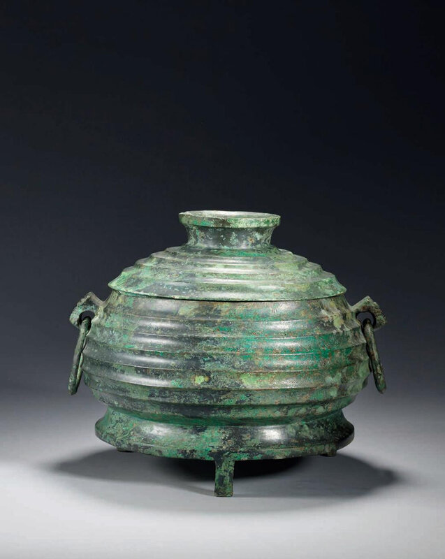 A fine and rare archaic bronze ritual tripod food vessel, gui, Western Zhou Dynasty (circa 1100 ...