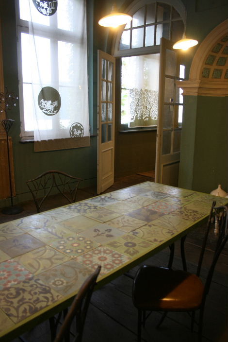 CHEZ AGNES EMERY A BRUXELLES - la mère de la mule