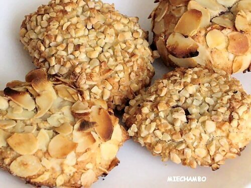 BISCUITS SURPRISE AUX AMANDES - MIECHAMBO CUISINE