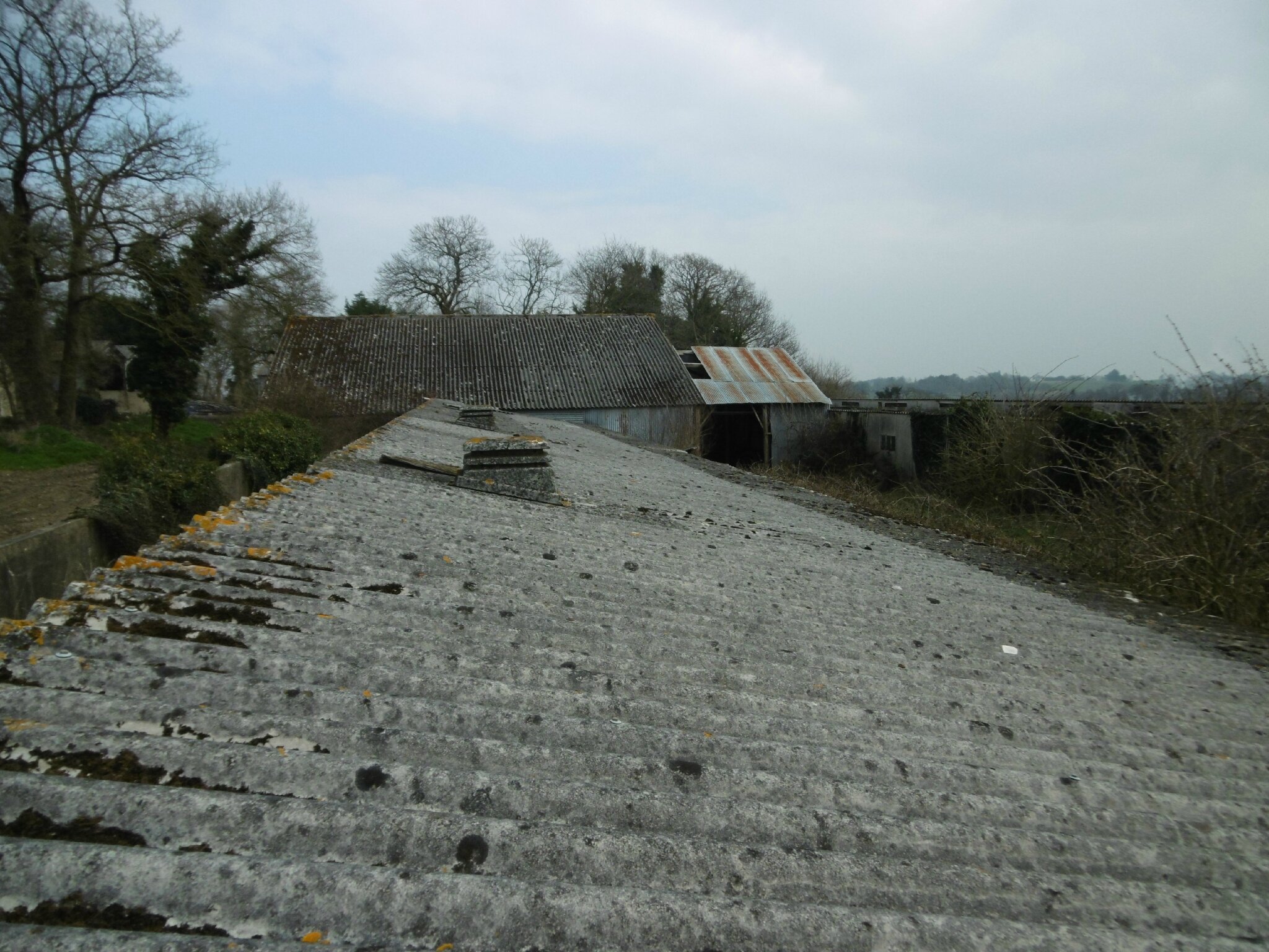 Démontage des porcheries - TREVENALEUC, un manoir breton