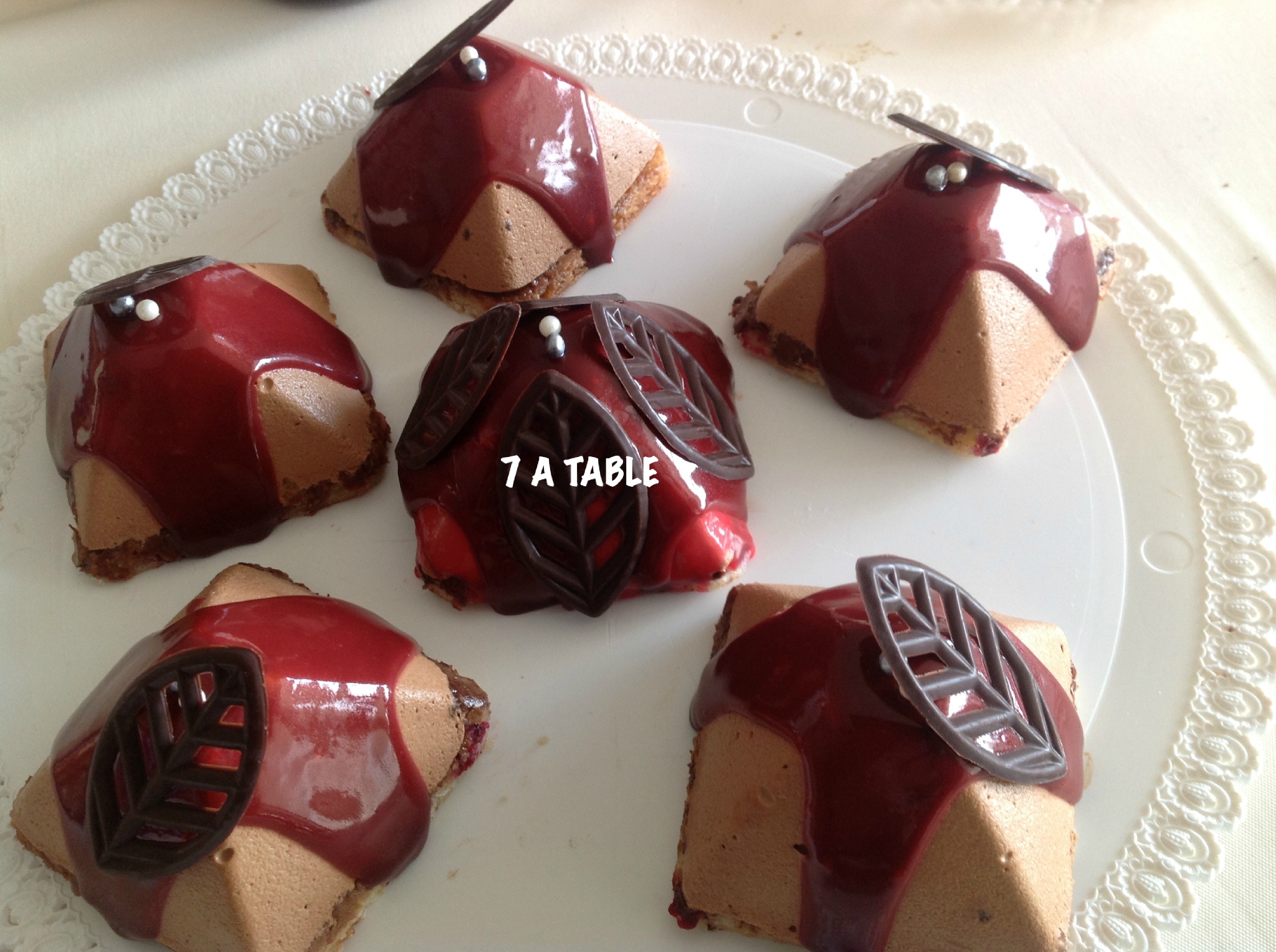 PYRENEES AU CHOCOLAT - 7 A TABLE