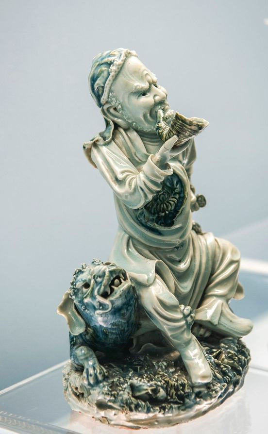Blue and white figure of an Immortal, Ming dynasty, Wanli reign (1573 ...
