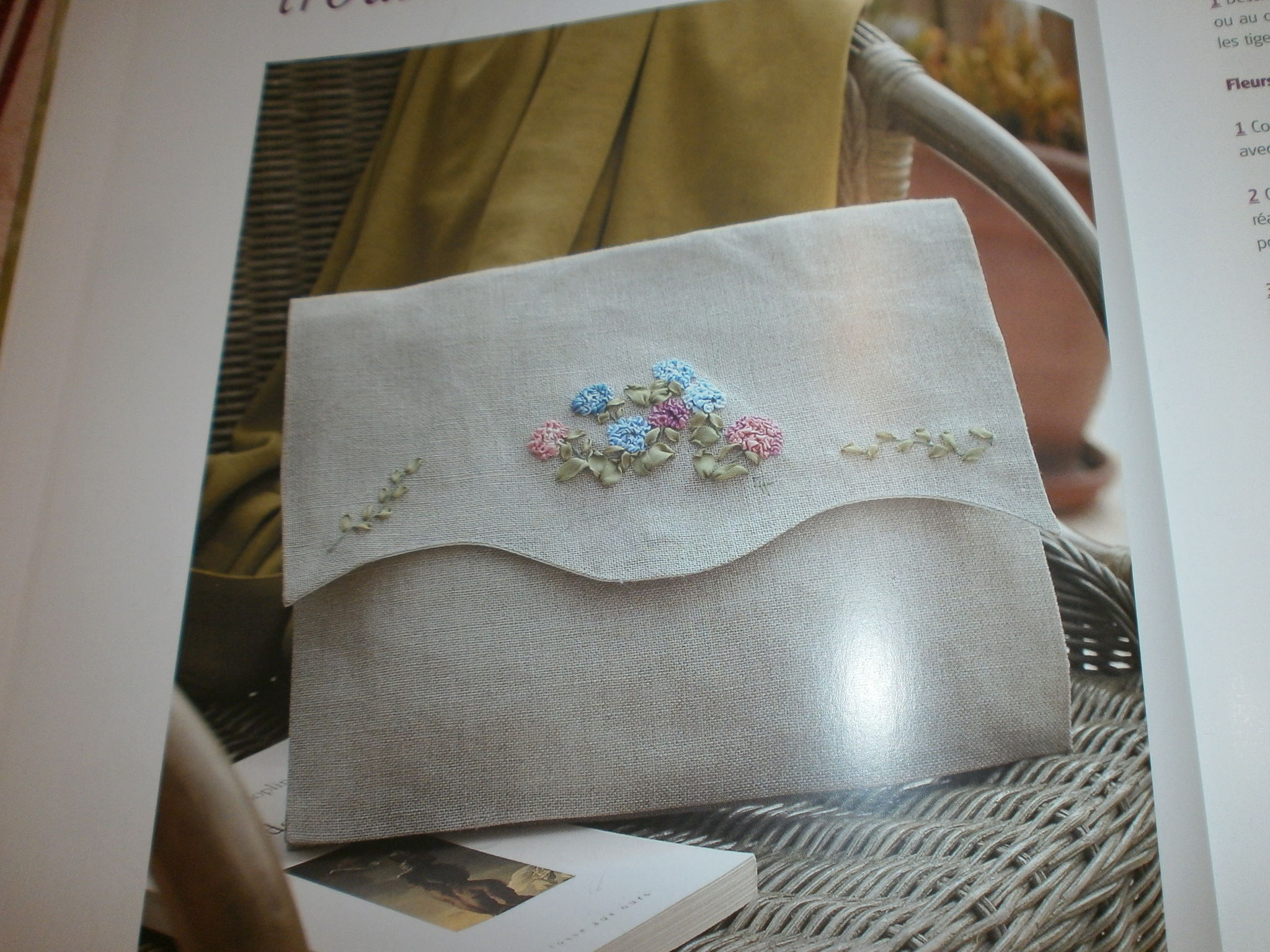 Broderie aux rubans de soie (début d'un ouvrage) - Broder... Juste pour ...