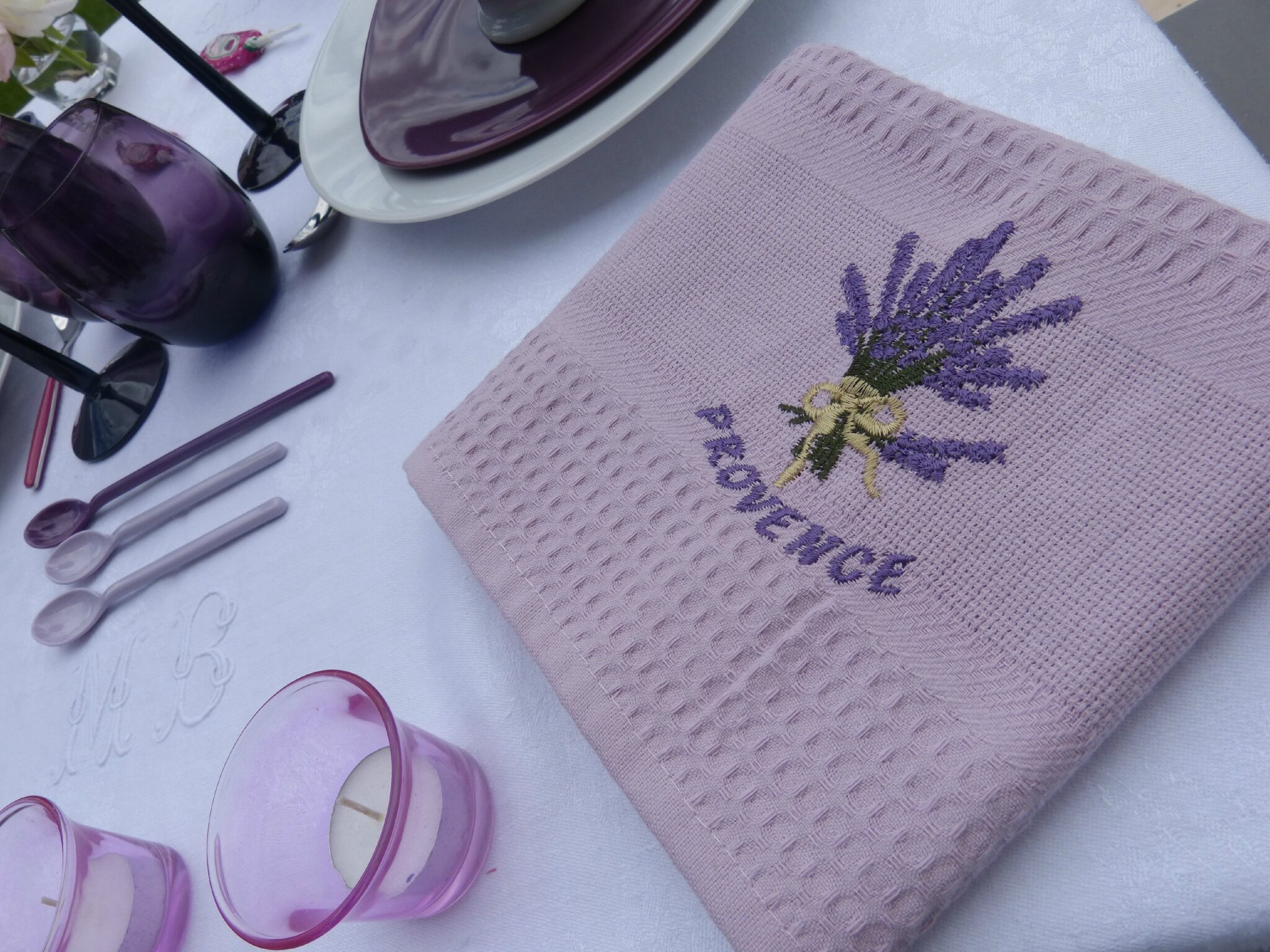 TABLE " CAMAÏEU DE ROSE...DE MAUVE...ET DE VIOLET"... - Les délices de ...