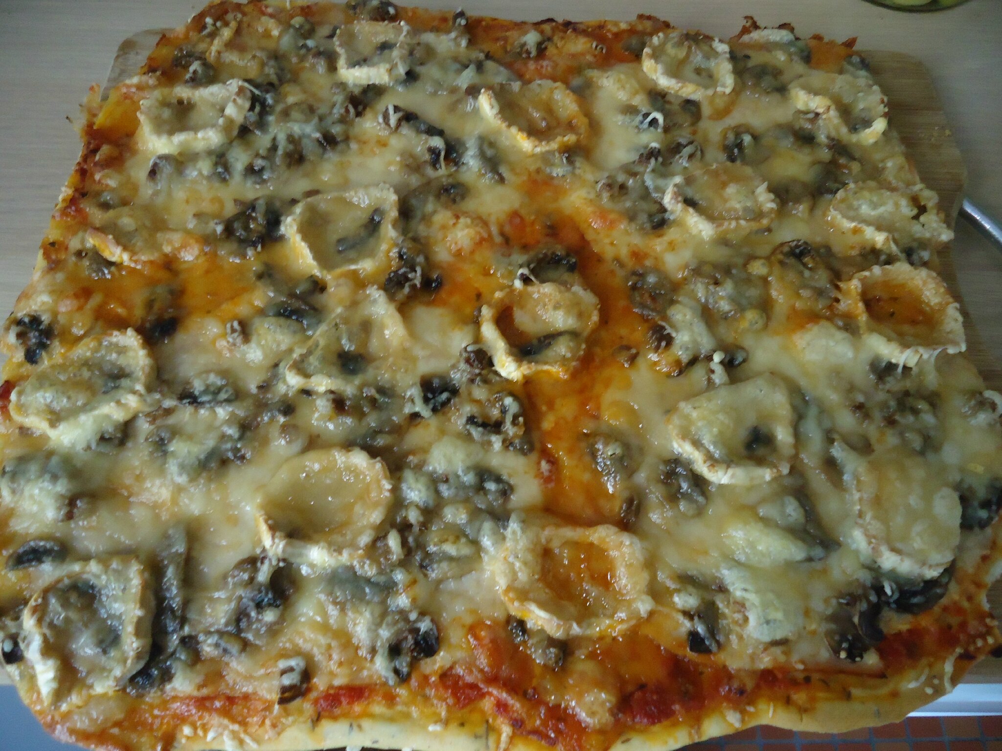 Pizza jambon, champignons, chèvre - La cuisine d'une gourmande