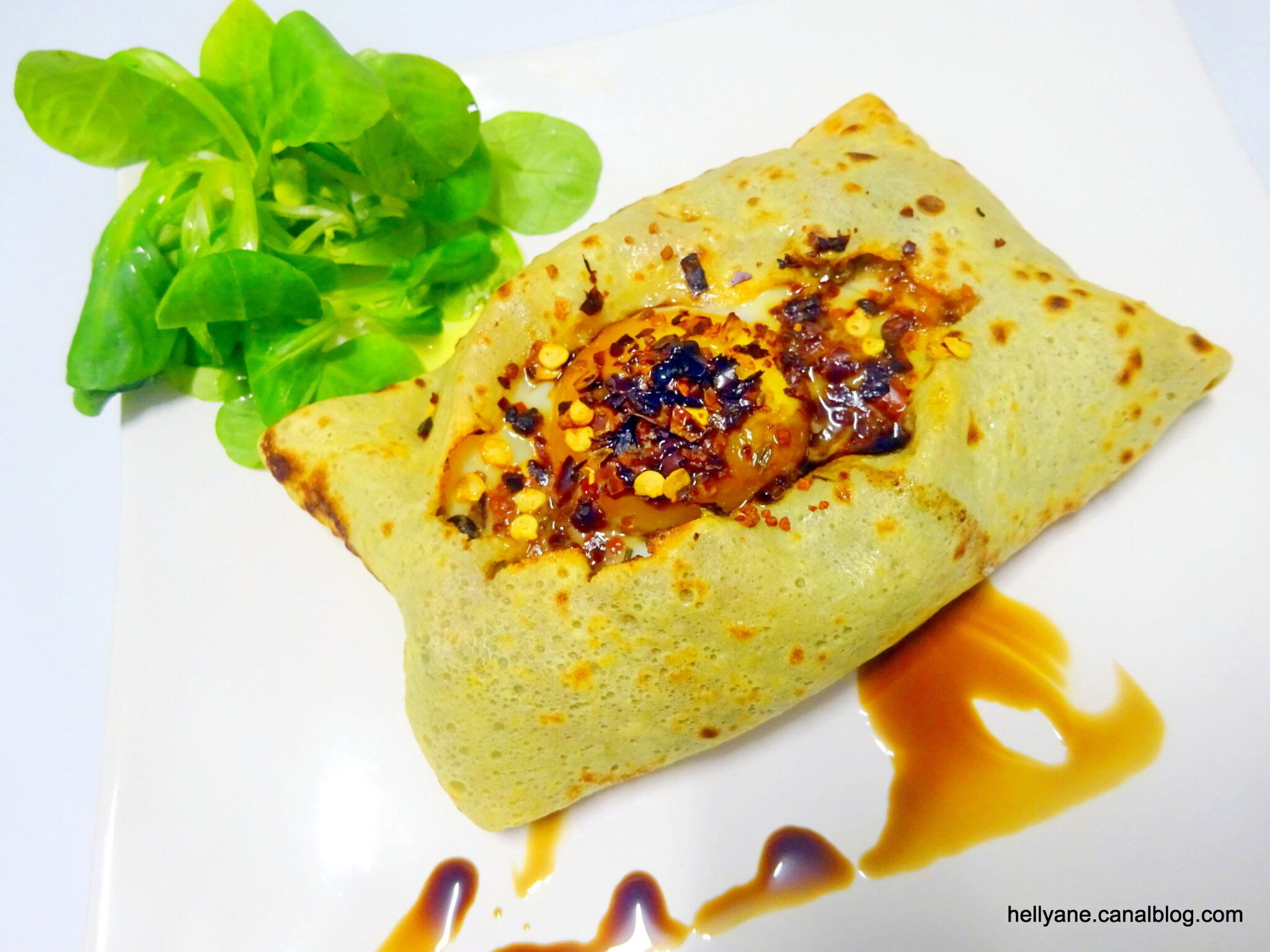 Crêpes fourrées à la viande/ fromage raclette/ oeuf avec de l’élixir ...