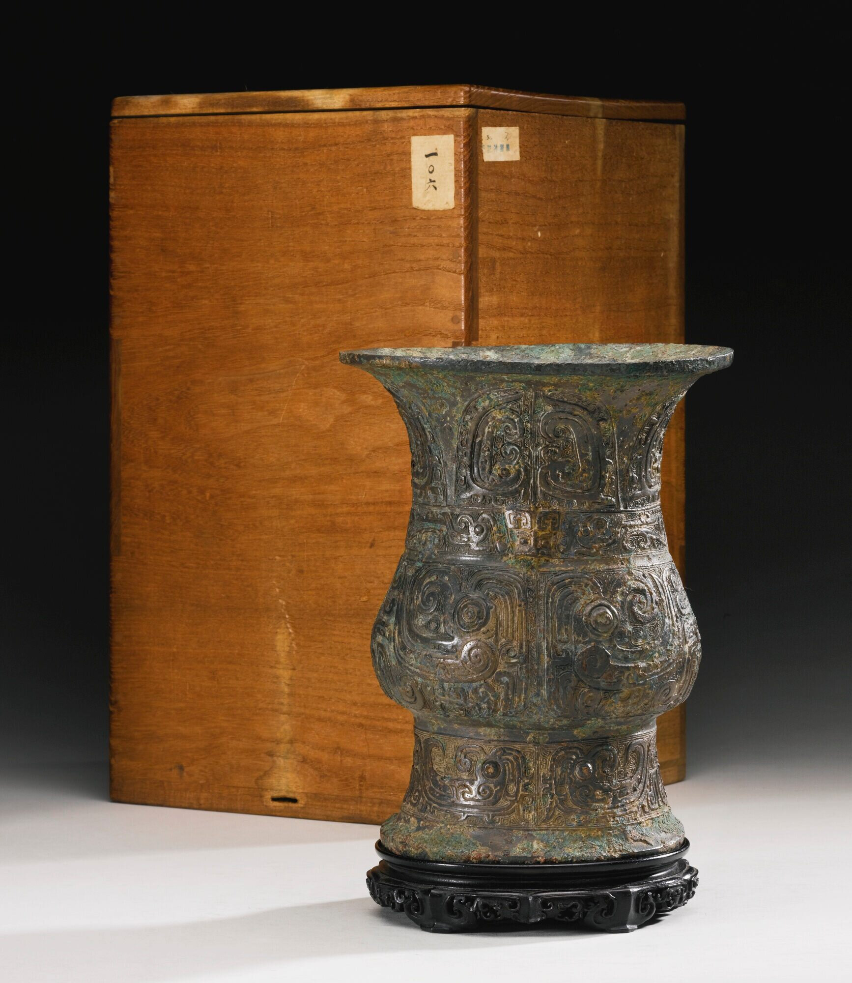 An archaic bronze ritual wine vessel (zun), Early Western Zhou Dynasty ...
