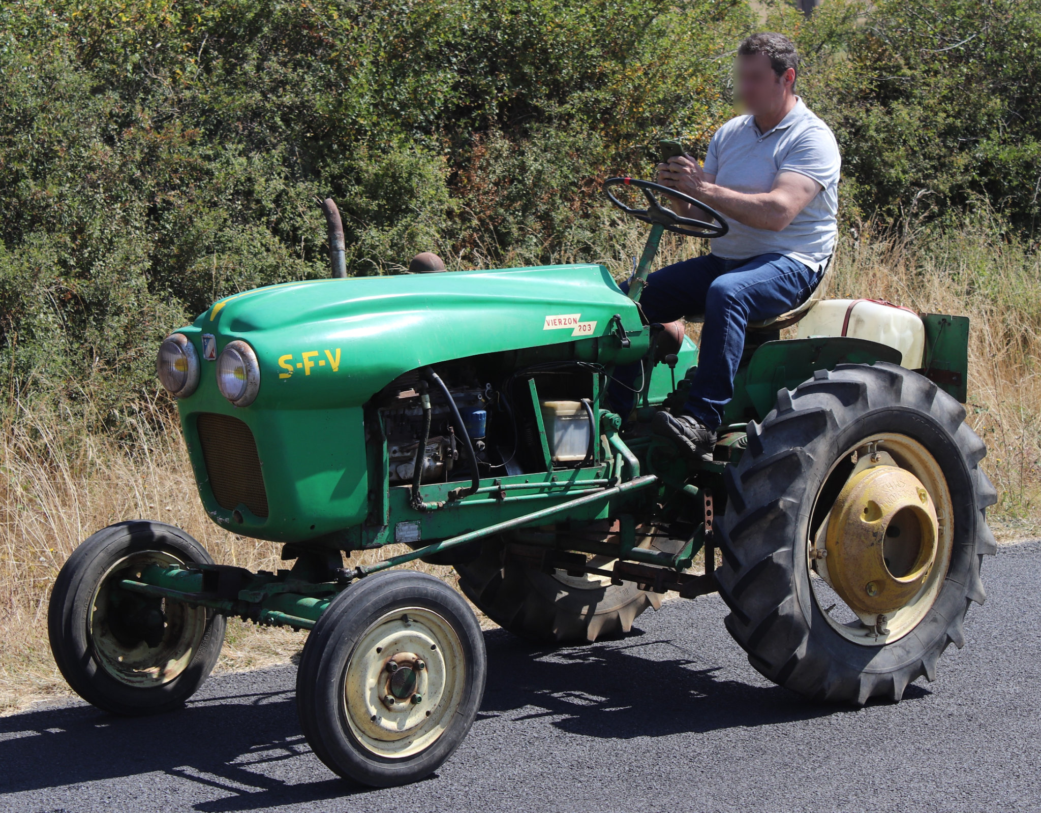 SFV 203 D (diesel) ; SFV 203 S (essence) ; SFV 203 DV (diesel vigneron ...