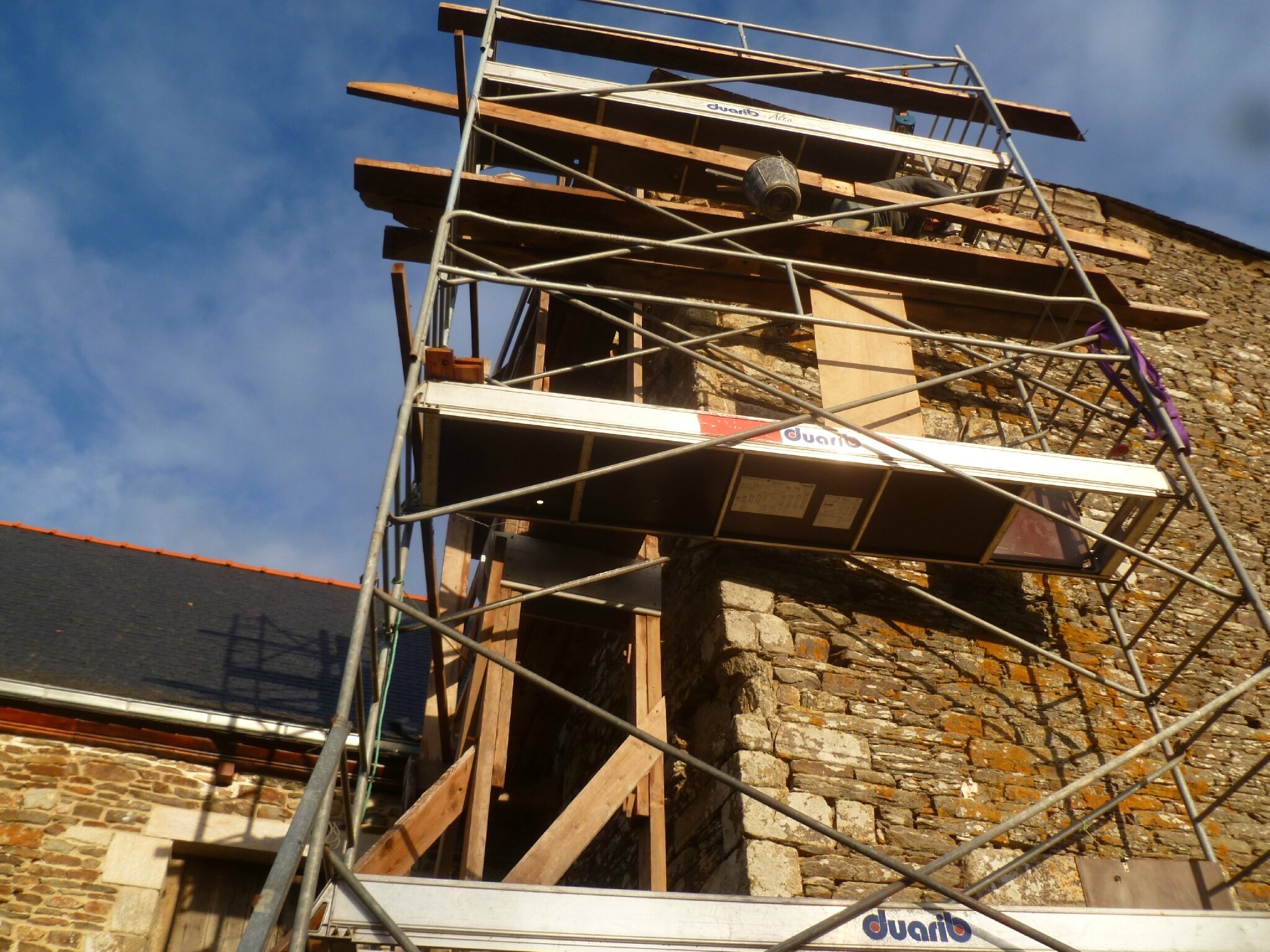 Remontage de la chaîne d'angle. - TREVENALEUC, un manoir breton