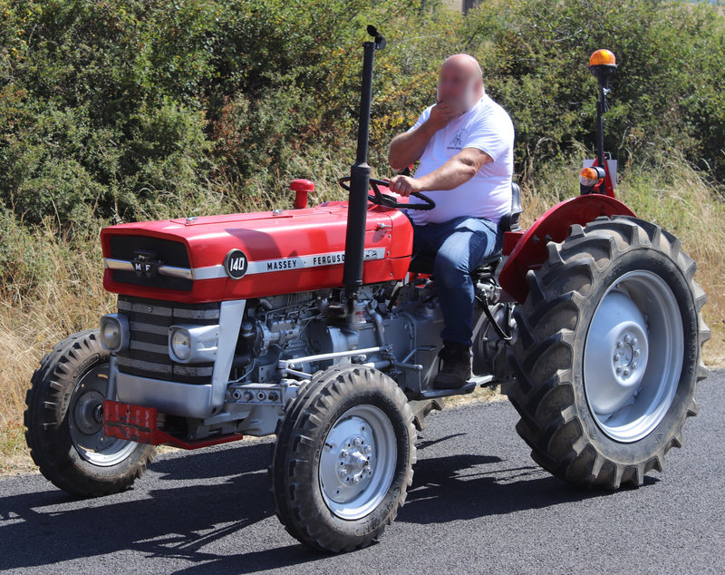Massey Ferguson MF-140 - Canals en Aveyron (Agriculture)