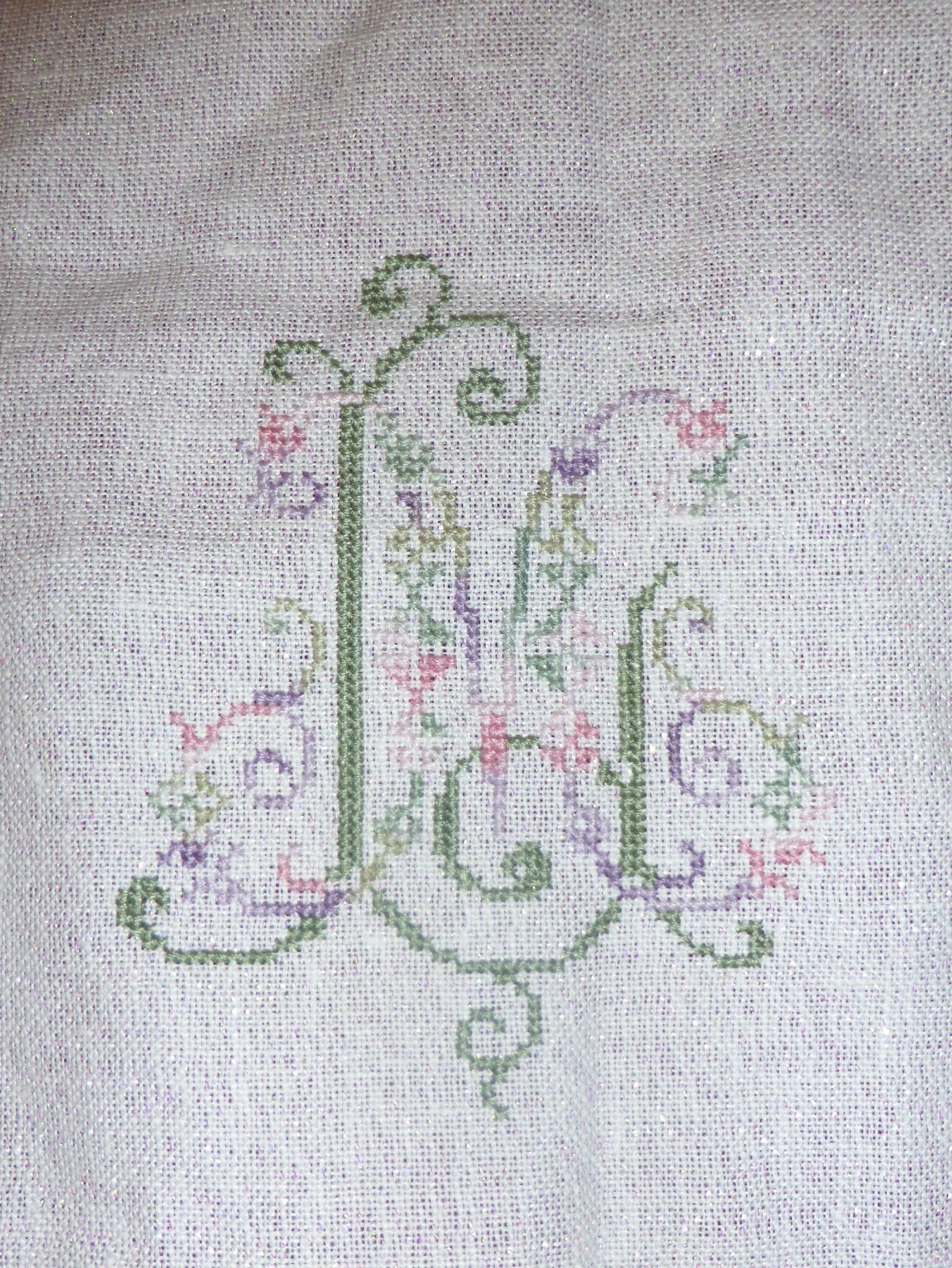 Des initiales entrelacées... - Les broderies d'Anne-Marie